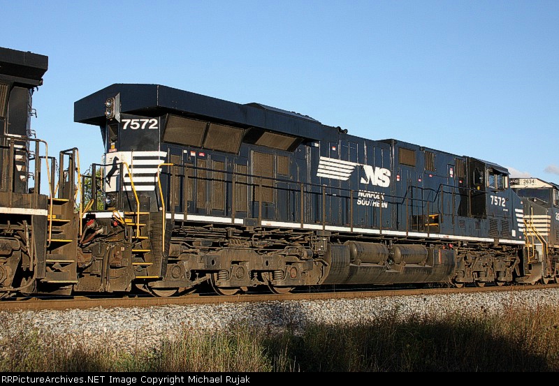 NS 7572